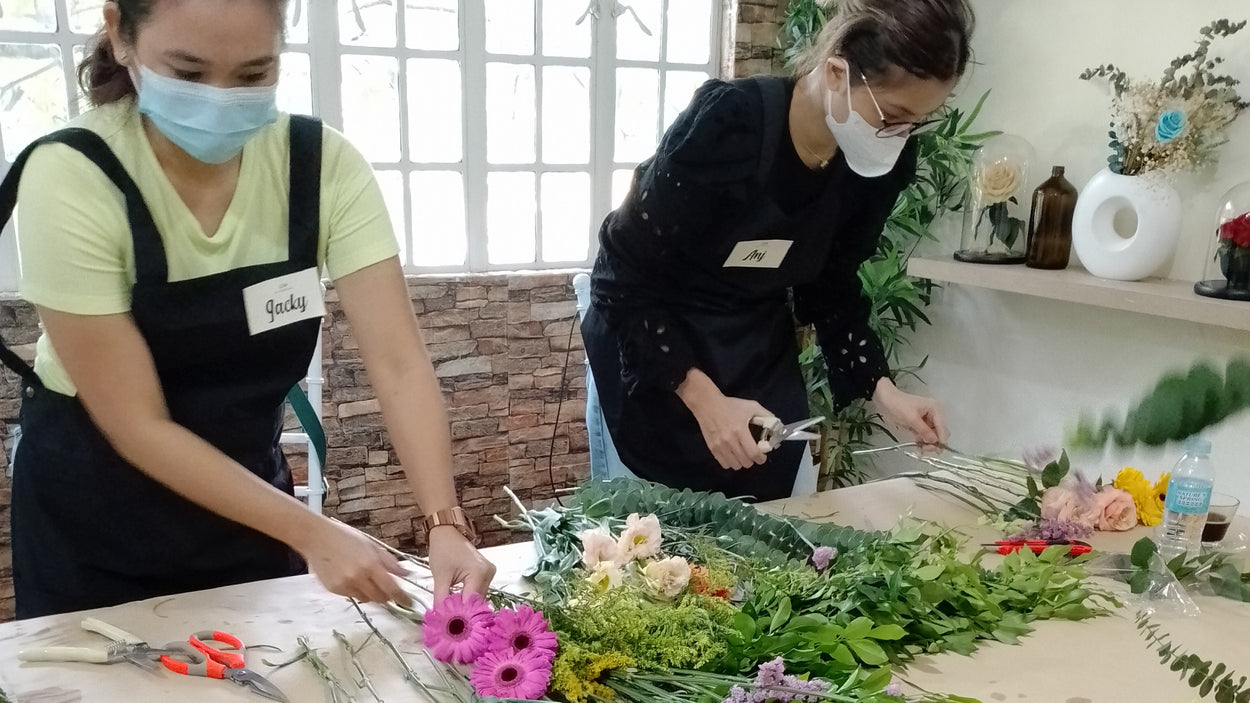 Flower Arrangement Workshops | Floral Classes in Manila – Bloomingailsph